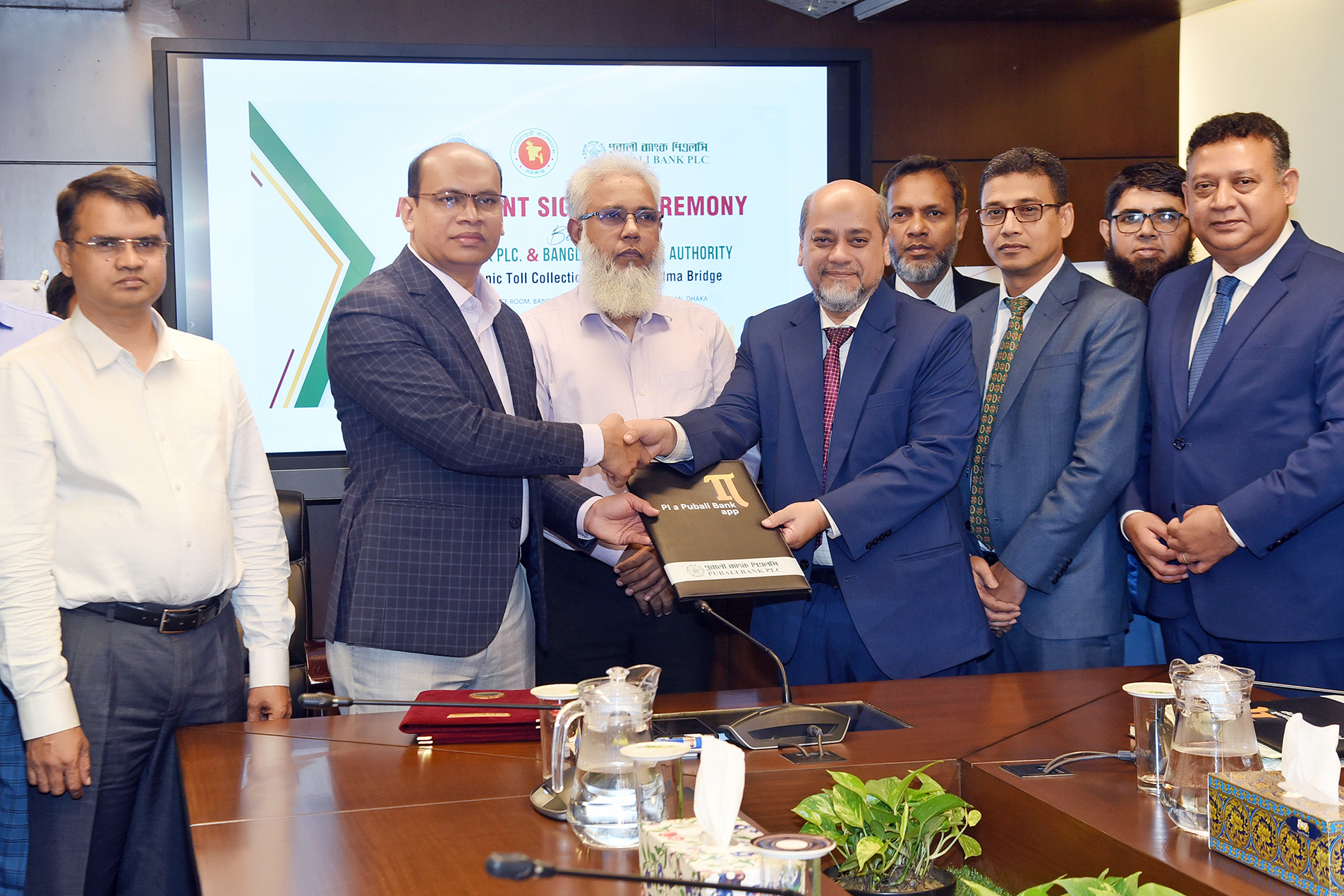 Pubali Bank signs Agreement with Bangladesh Bridge Authority - Business ...
